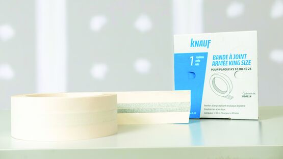 Bande à joint armée pourangle sortant de cloison en plaque de plâtre ...