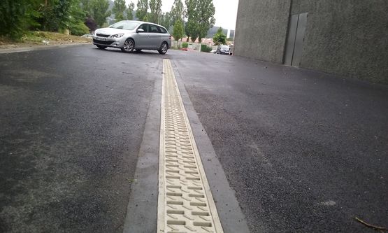 Caniveau pour autoroutes et stations-service | KOMPAQDRAIN Civil | ULMA ...