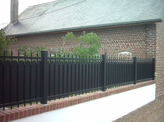 Elegance : Clôture en aluminium traditionnelle – Batiproduits