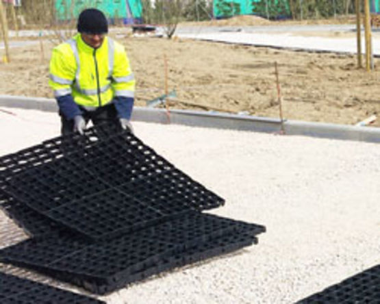 Dalles carrossables pour gazon | Nidagrass - NIDAPLAST