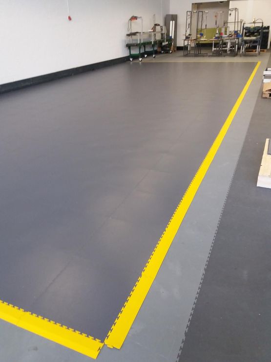 Dalles PVC de sol INDUSTRIEL - Antidérapant, Imperméable - MOSAIK CREATION