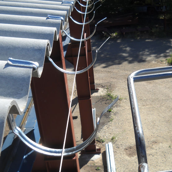 Fixation de gouttières pour toitures métalliques et fibrociment ...