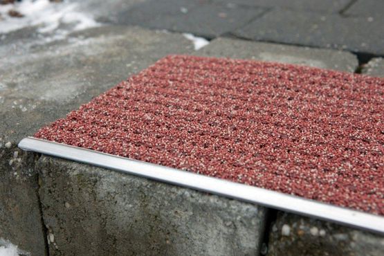 Marche avec contre marche antidérapante pour escalier extérieur - FOXI ...