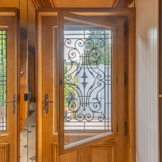 CAMILLE Style Versailles : Menuiseries bois traditionnelles pour ...