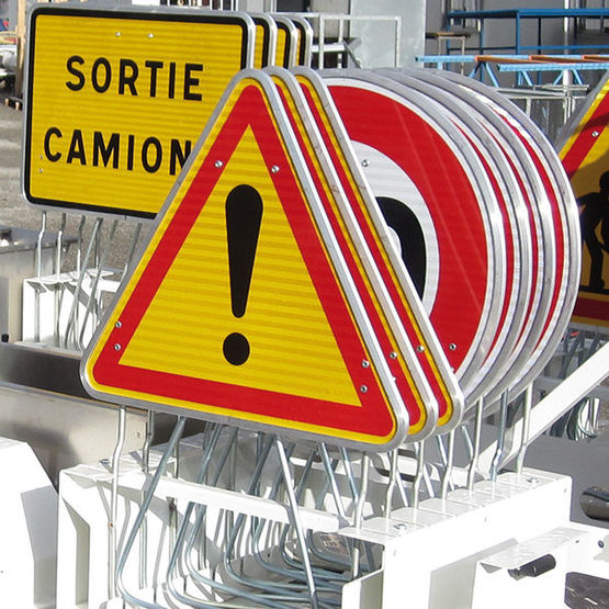 Panneaux de signalisation temporaire pour chantiers | Crapie Acier ...