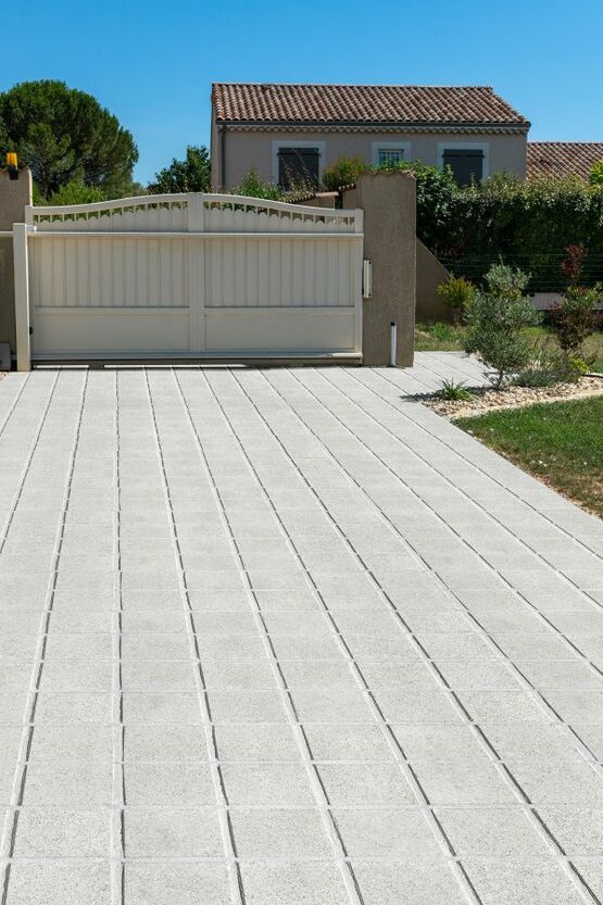 Béton Décoratif : Pavé en béton à joints larges Carus – Batiproduits