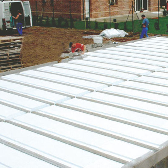 Plancher à poutrelles en béton précontraint et entrevous polystyrène ...