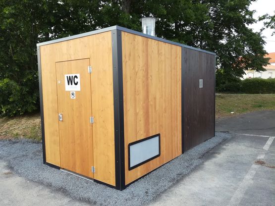 Toilettes publiques autonomes à lombricompostage | Le Saniter - SANISPHERE