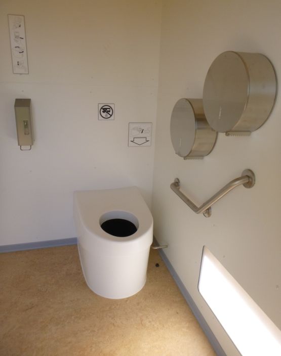 Toilettes publiques autonomes à lombricompostage | Saniverte - SANISPHERE