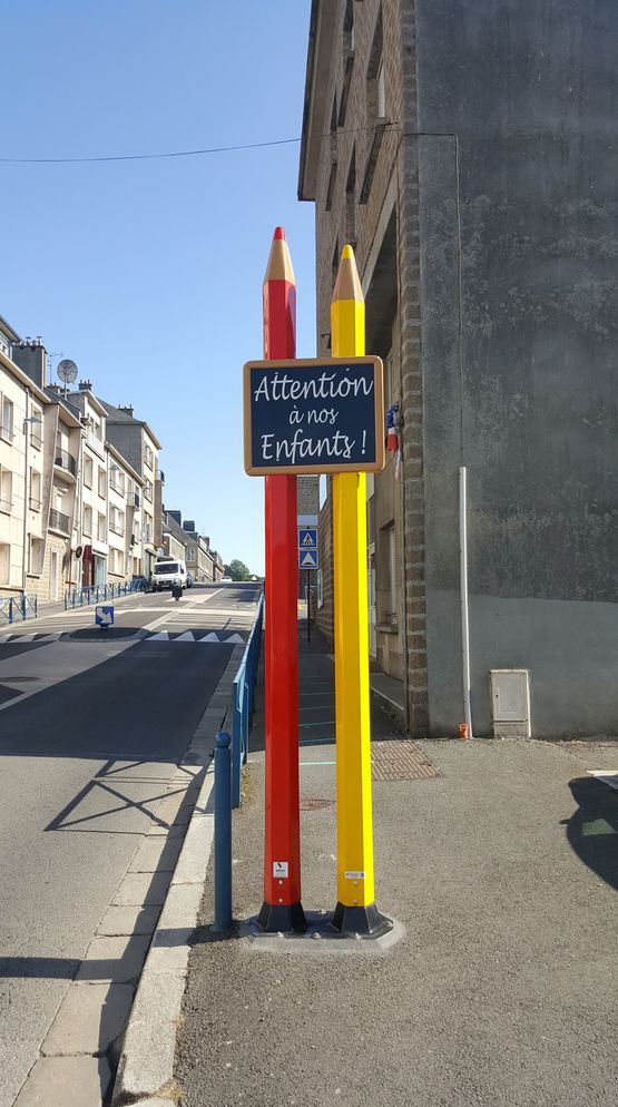 Totem de signalisation CRAYON DOUBLE FIBRE AVEC ARDOISE - SERAC ...