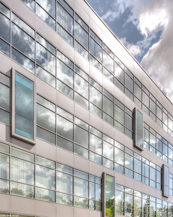 Stopsol Supersilver : Vitrage réfléchissant pour contrôle solaire ...