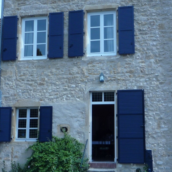 Volets battants persiennés PVC en blanc ou en couleurs | Alizé Couleur ...